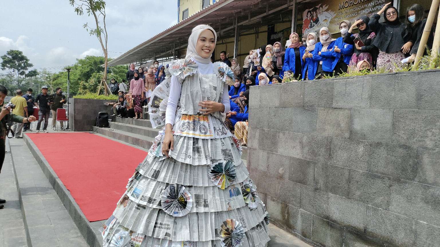 Universitas Pelita Bangsa Gelar Fhasion Week Busana Unik Dari Daur ...